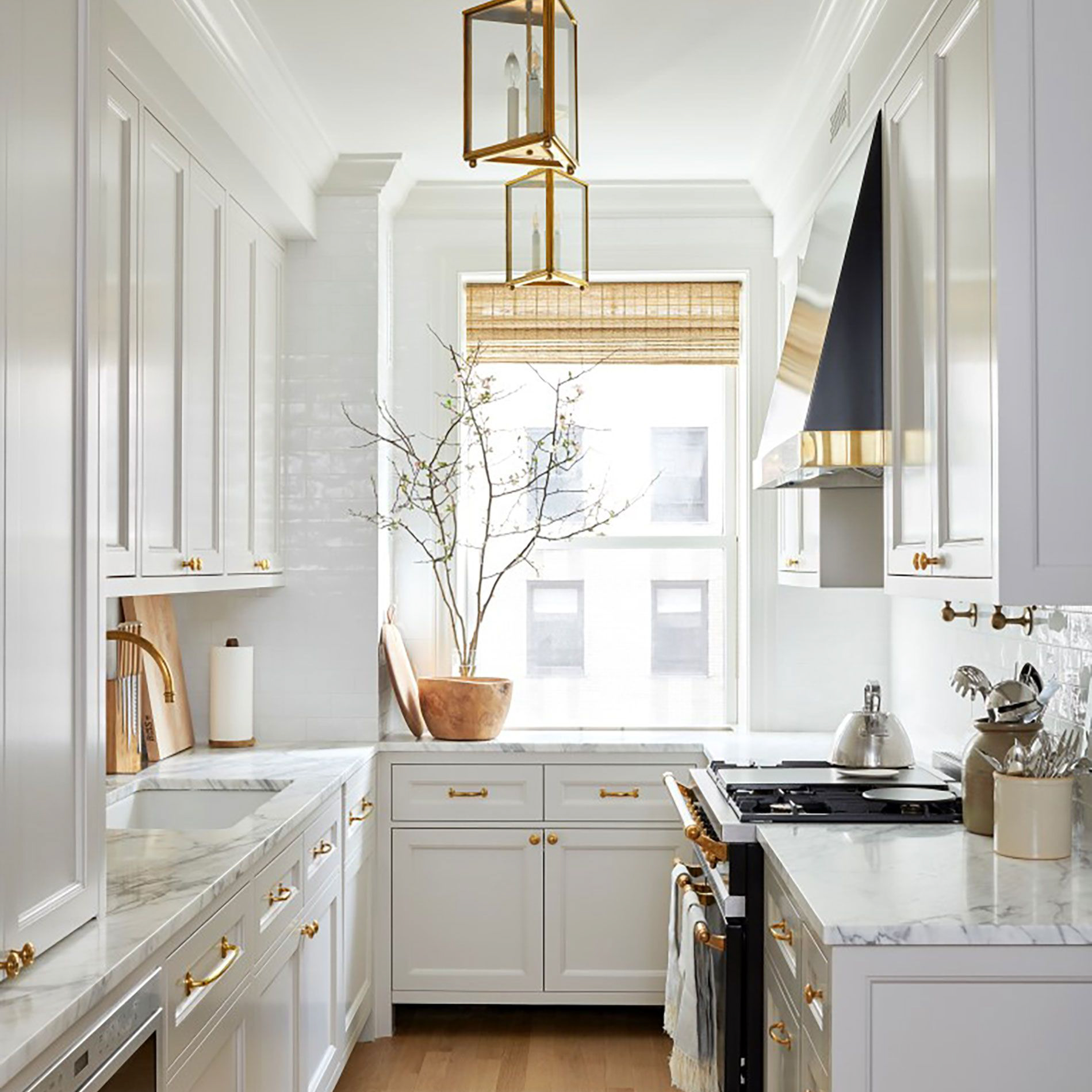 Discover the Beauty and Elegance of Akari 10A by Isamu Noguchi ...